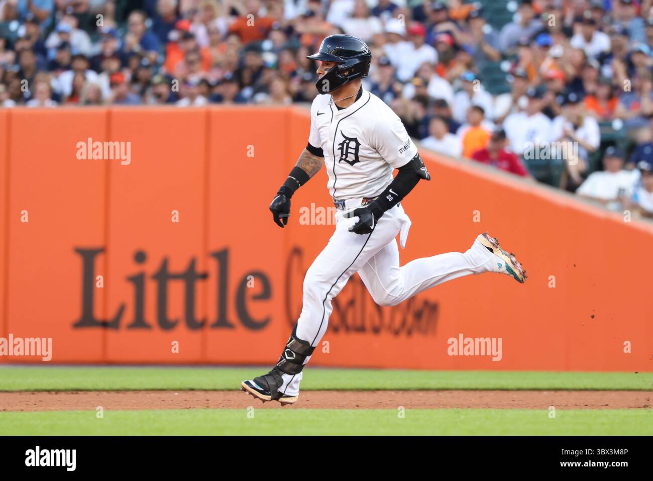 DETROIT, MI - JUNE 29: Detroit Tigers shortstop Javier Baez (28) runs ...