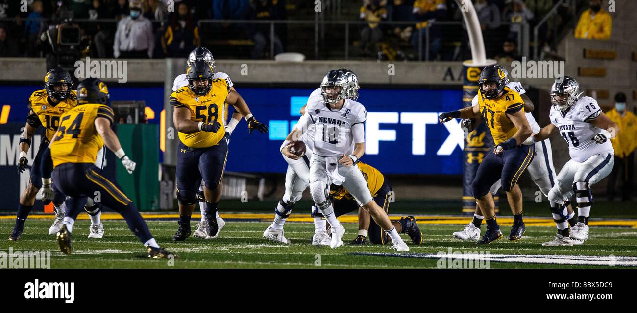 September 04 2021 Berkeley, CA USA Nevada quarterback Carson Strong (12 ...