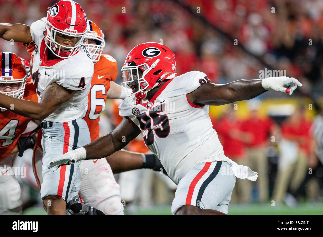 September 4, 2021: Georgia Bulldogs defensive lineman Devonte Wyatt (95 ...