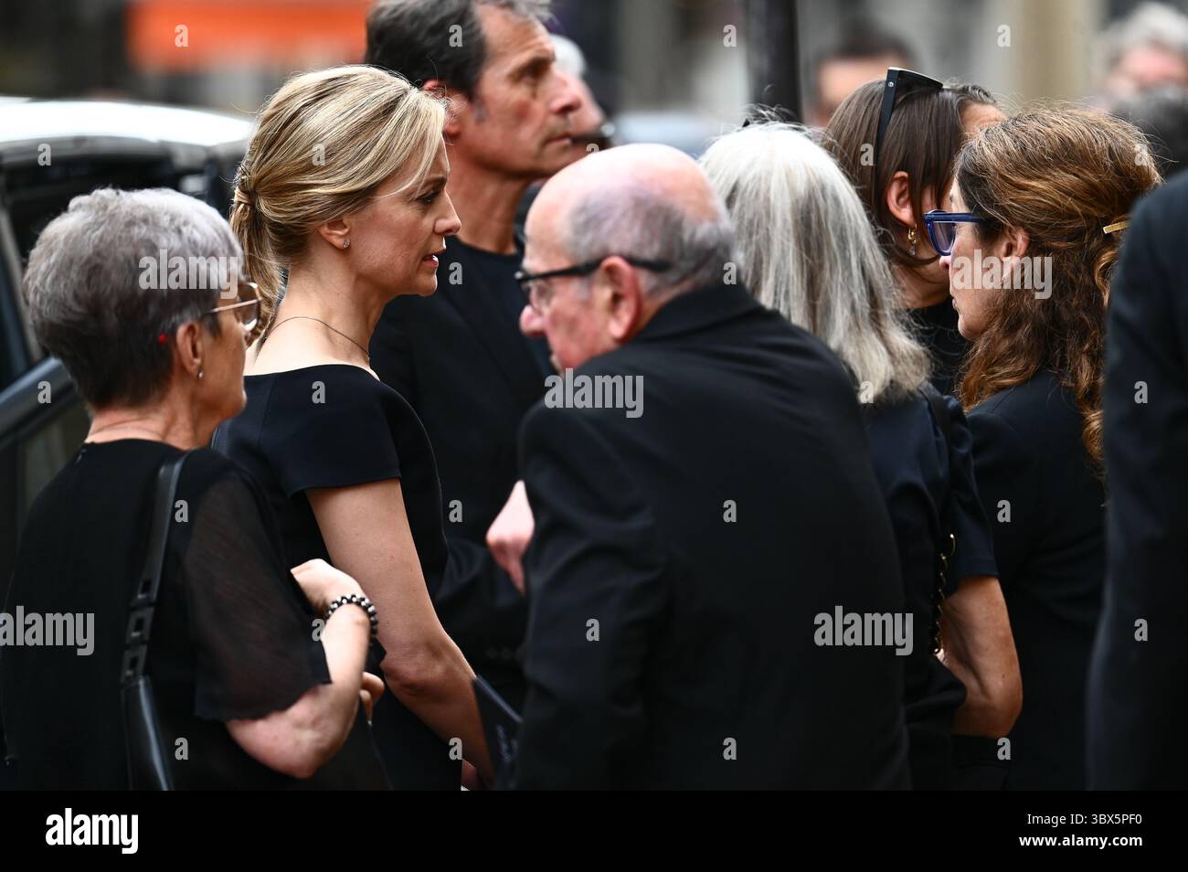 Audrey Crespo-Mara's exit at the funeral of TV host and publicist ...