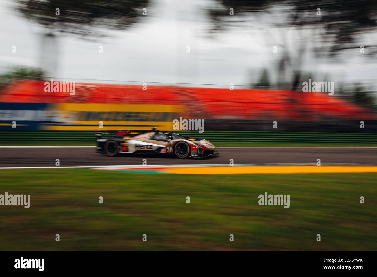 FIA WEC 6 Heures d'IMOLA 2025 Cadillac V-Series R lead the race Stock ...