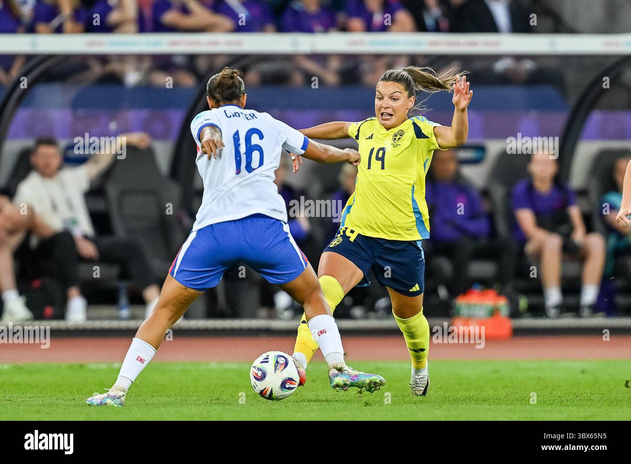 Jessica Carter (England, #16) und Johanna Rytting Kaneryd (Schweden ...