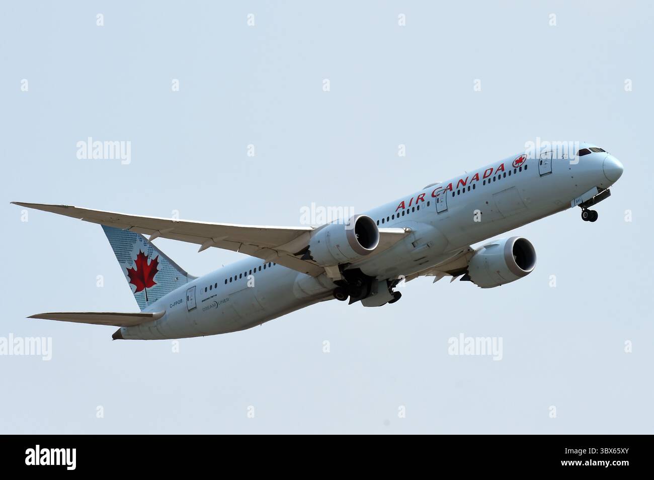Boeing 787Dreamliner Air Canada .Aircraft landing at Leonardo da Vinci ...
