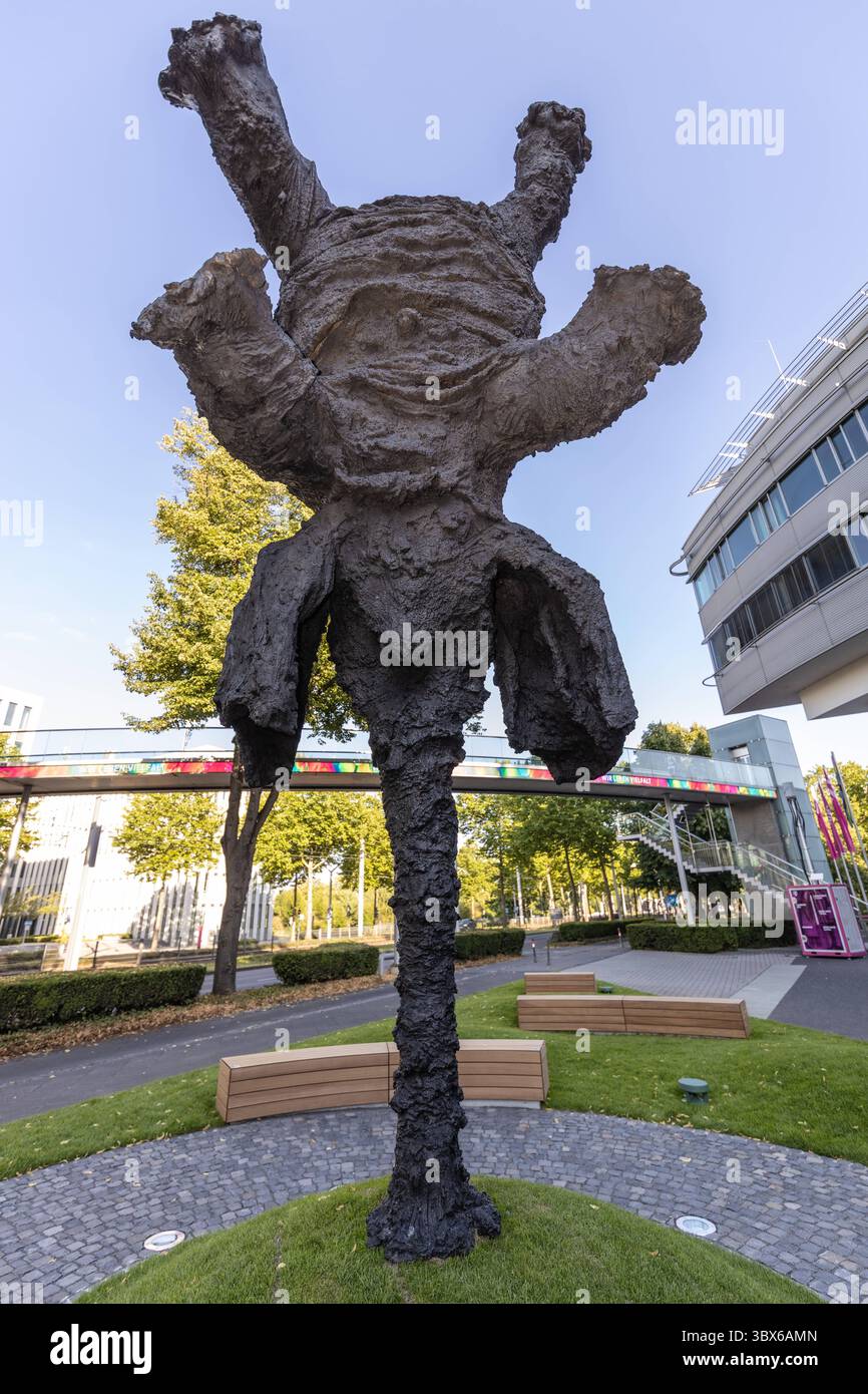 Konzernzentrale Deutsche Telekom n Bonn 17.07.2025 Die neue Bronze ...