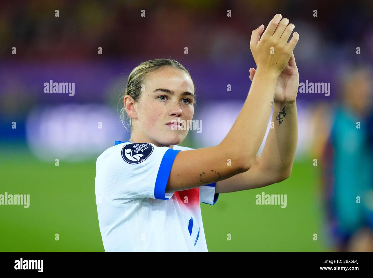 England's Grace Clinton applauds the fans after they win the penalty ...