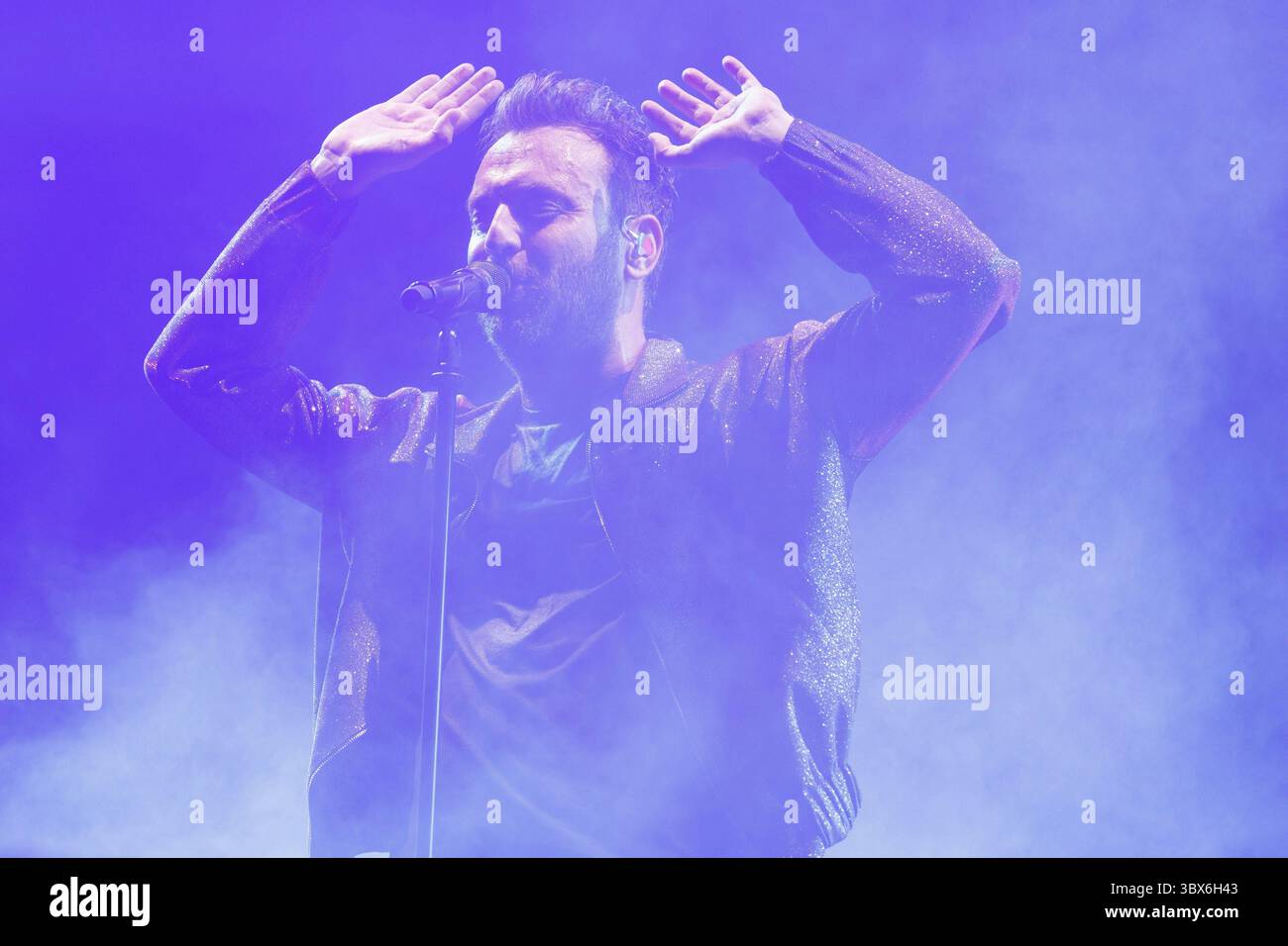 Music Concert - Cremonini - LIVE25 Cesare Cremonini performs the Live25 ...