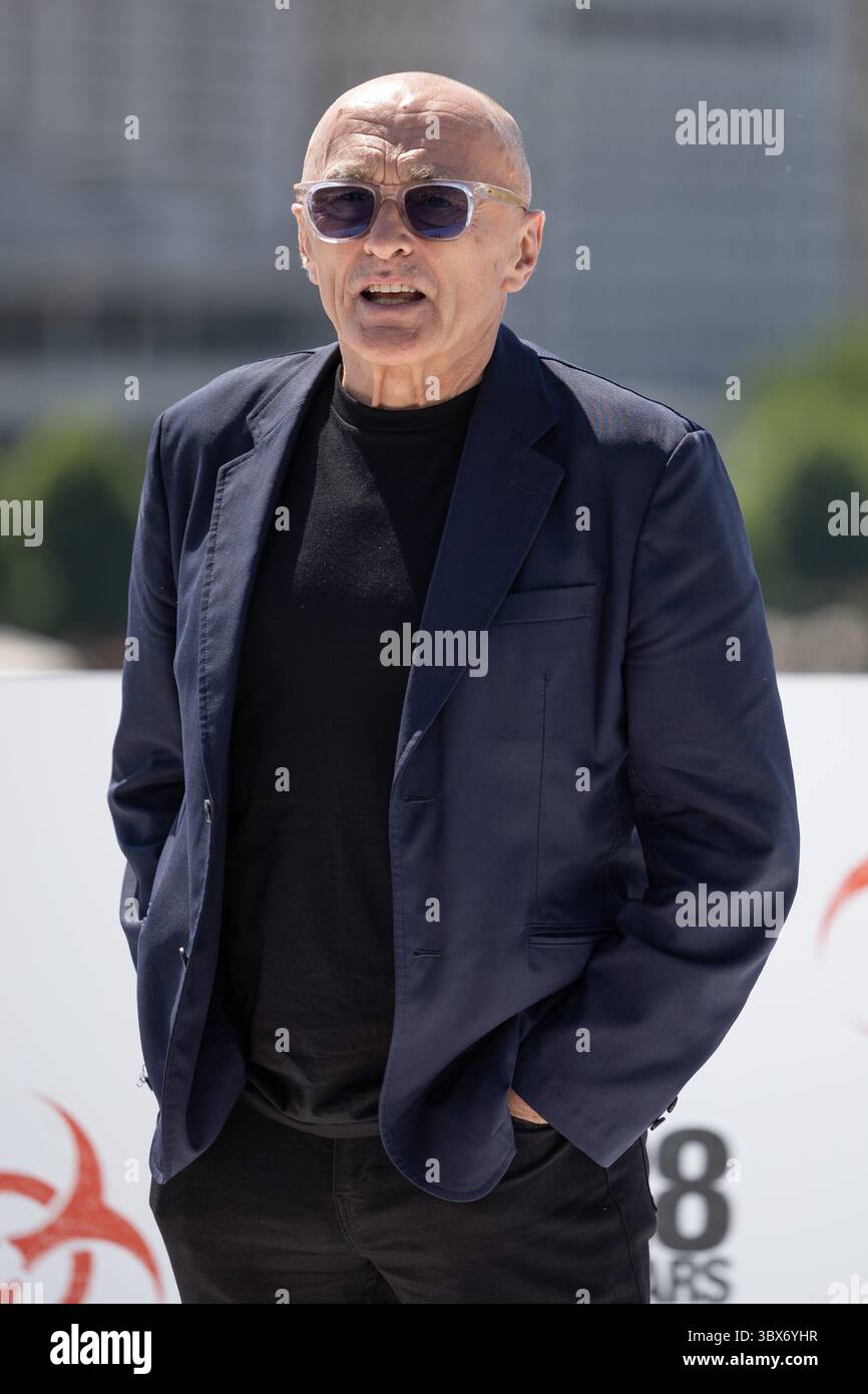 Cast attend 28 Years Later film photocall Featuring: Danny Boyle Where ...