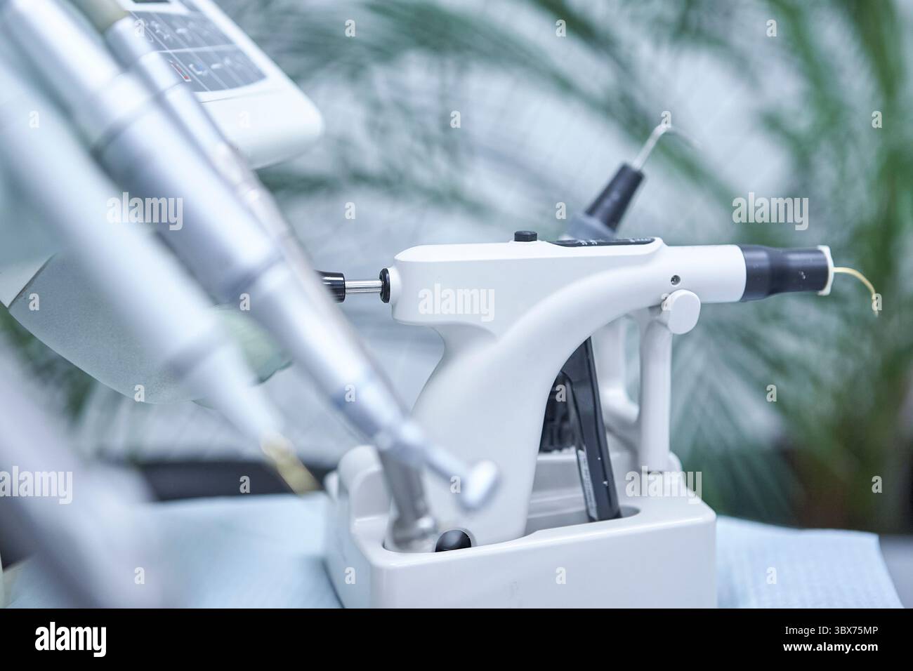 Endodontist tools hi-res stock photography and images - Alamy