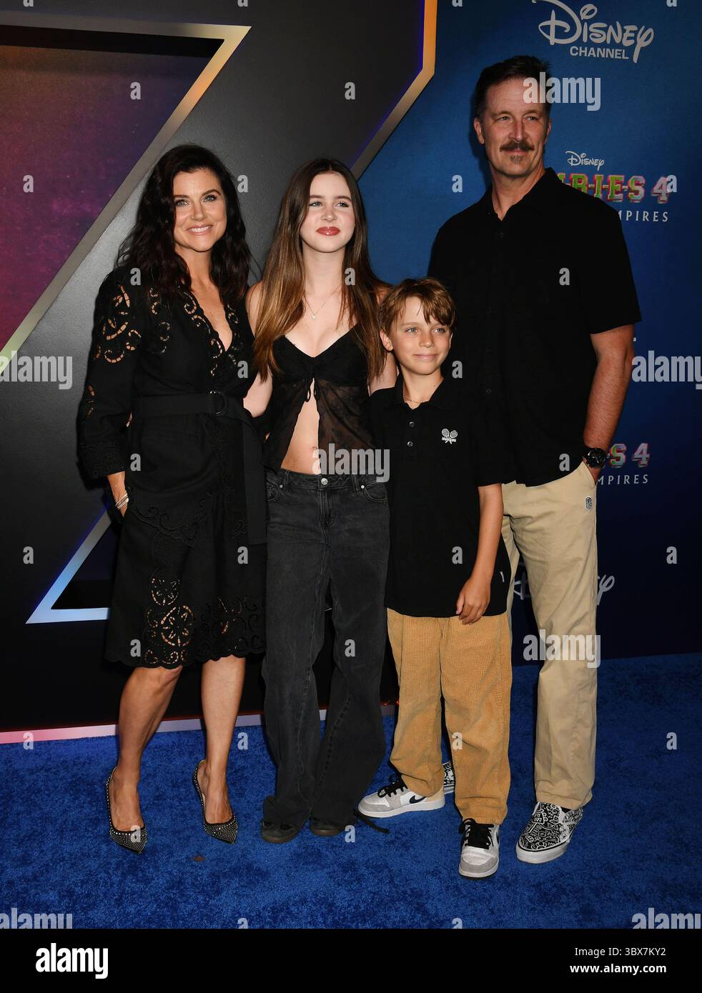 LOS ANGELES, CALIFORNIA - JULY 08: (L-R) Tiffani Thiessen, Harper Smith ...