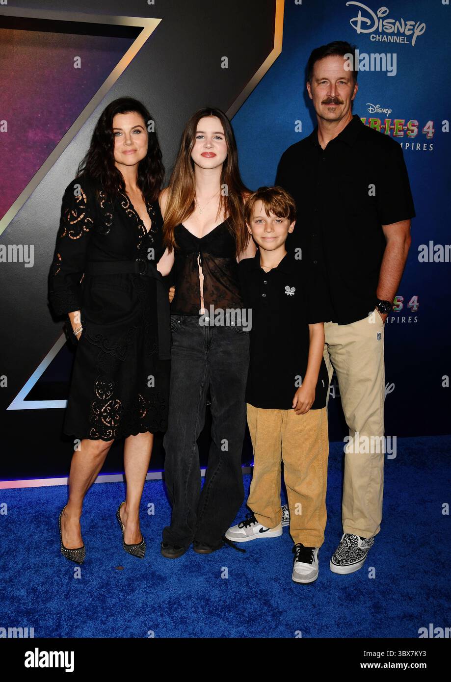 LOS ANGELES, CALIFORNIA - JULY 08: (L-R) Tiffani Thiessen, Harper Smith ...