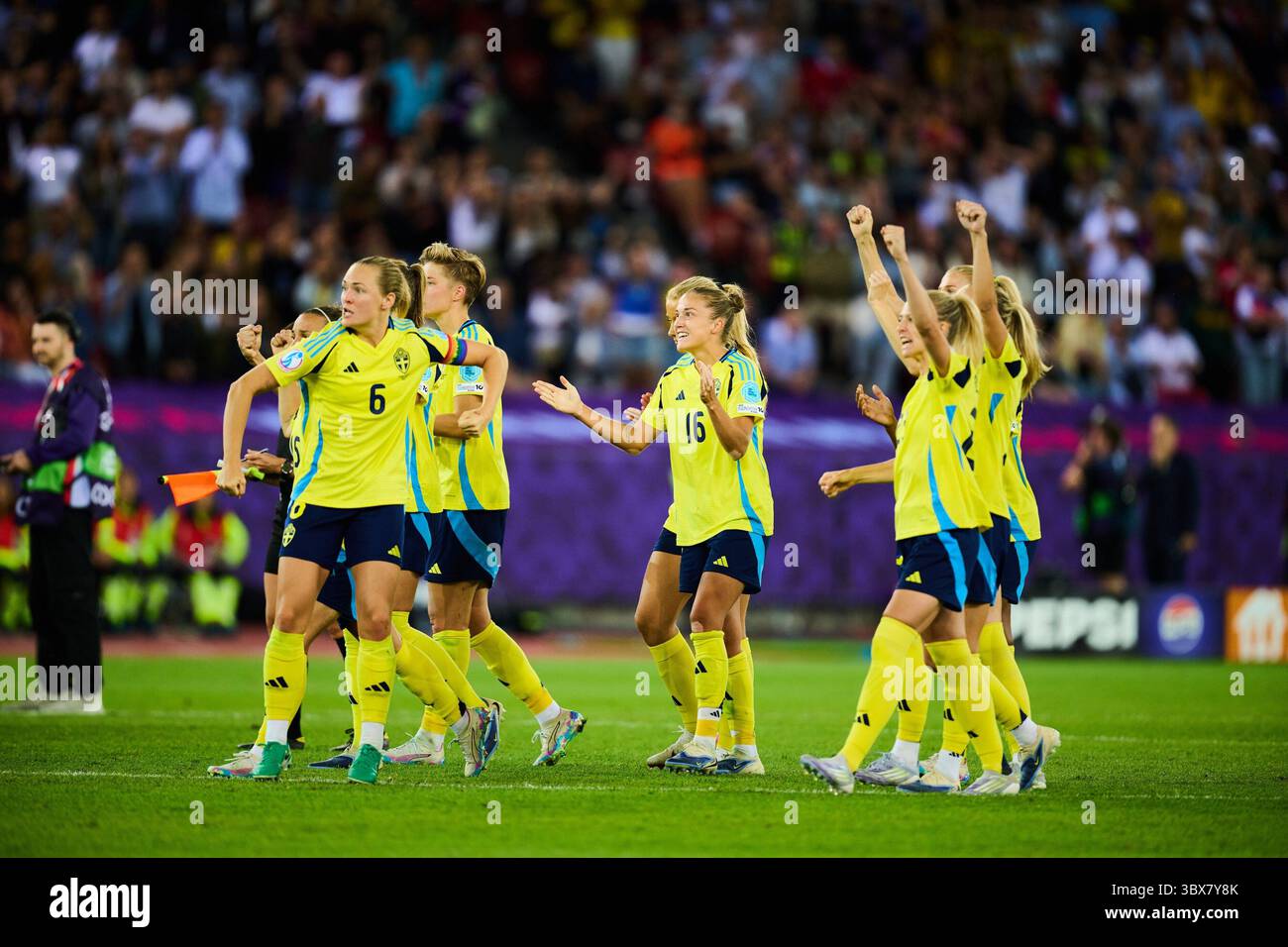 Spielerinnen von Schweden Magdalena Eriksson (6; Schweden), Filippa ...
