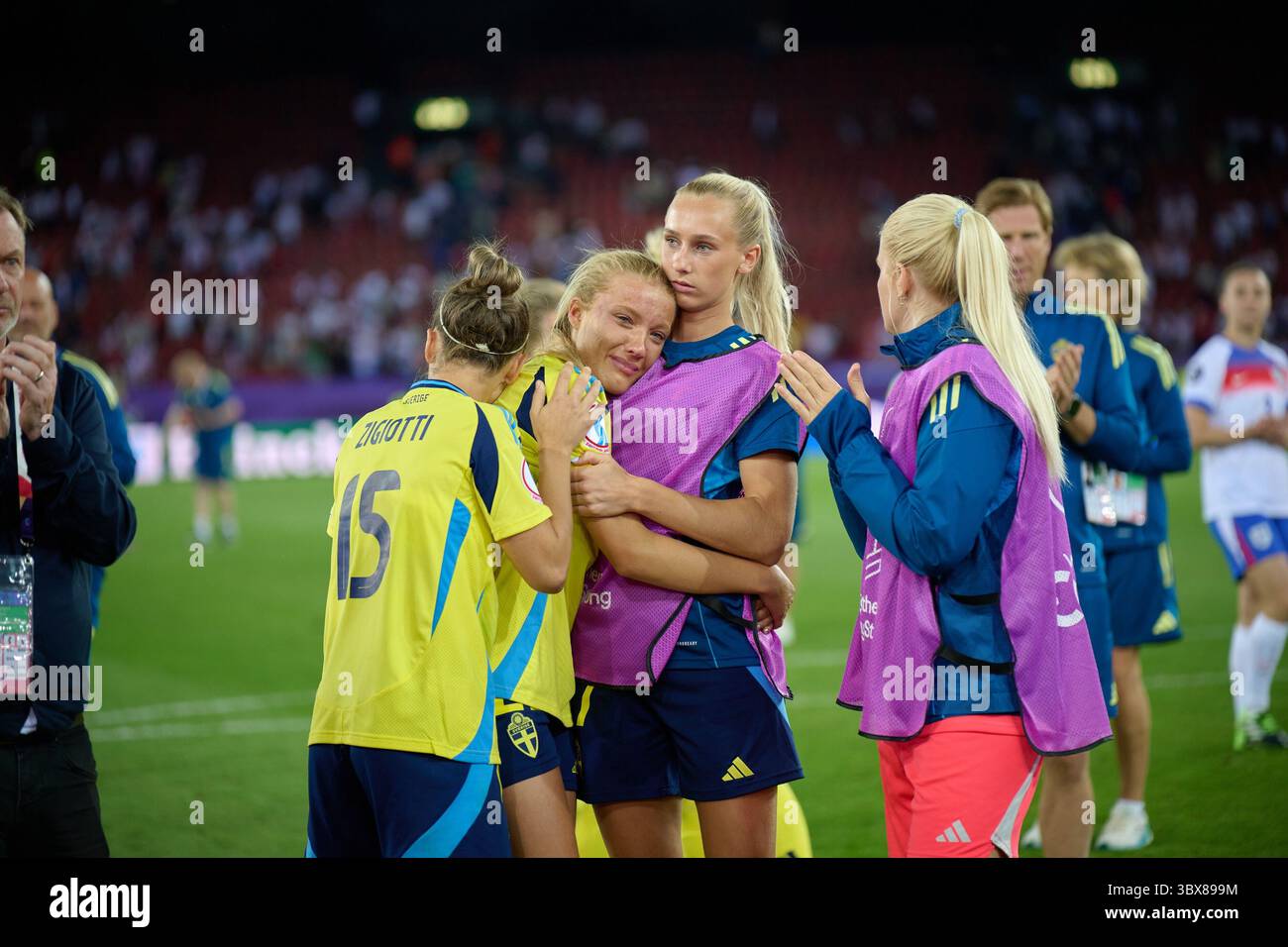 Julia Zigiotti Olme (15; Schweden), Josefine Rybrink (22, Schweden), Hanna Wijk (17, Schweden ...