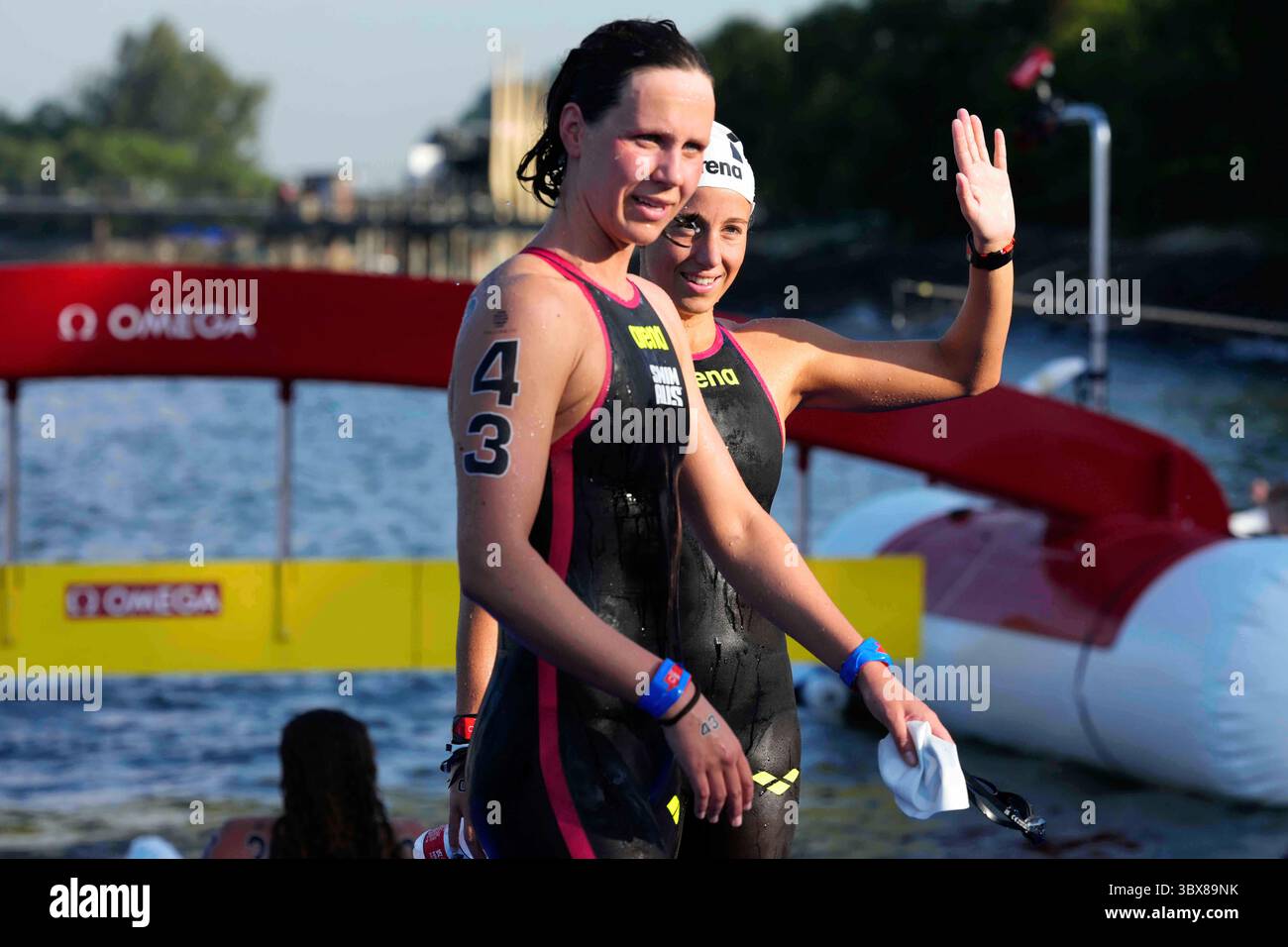 First place winner Moesha Johnson of Australia, left, and second place ...