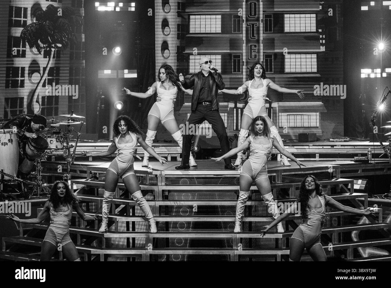 At shoreline amphitheatre Black and White Stock Photos & Images - Alamy