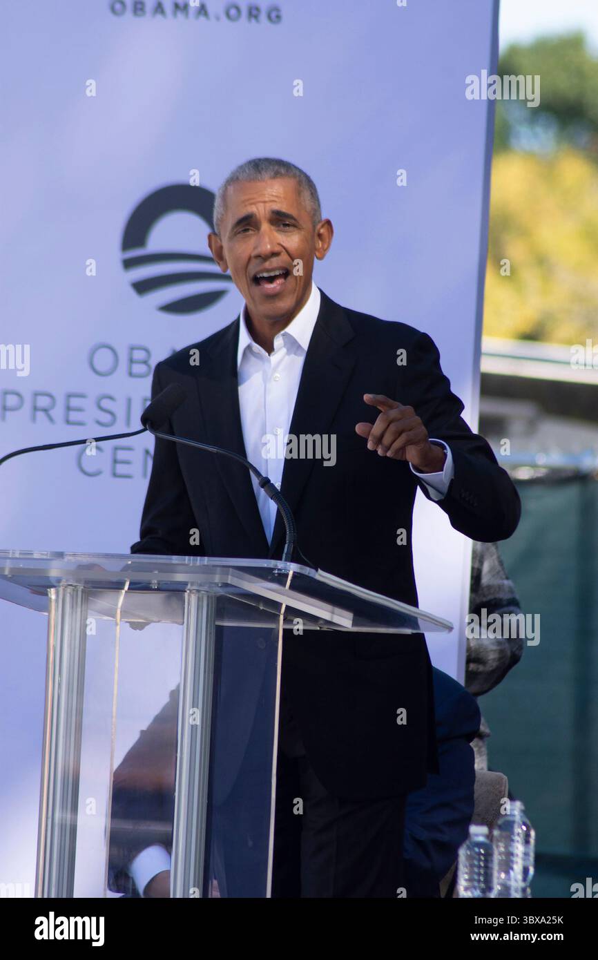 Barack obama presidential library hi-res stock photography and images ...