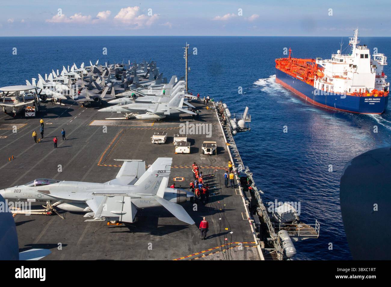 Uss george washington 2025 hi-res stock photography and images - Alamy