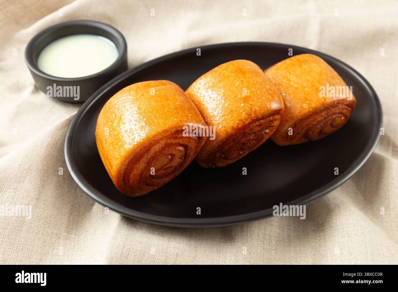 Traditional Fried Chinese Flower Bun with Wrinkled Texture Stock Photo ...