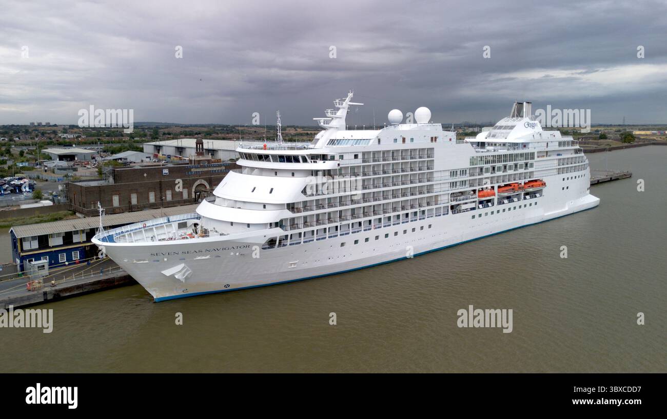 The Seven Seas Navigator is a luxury cruise ship operated by Regent ...