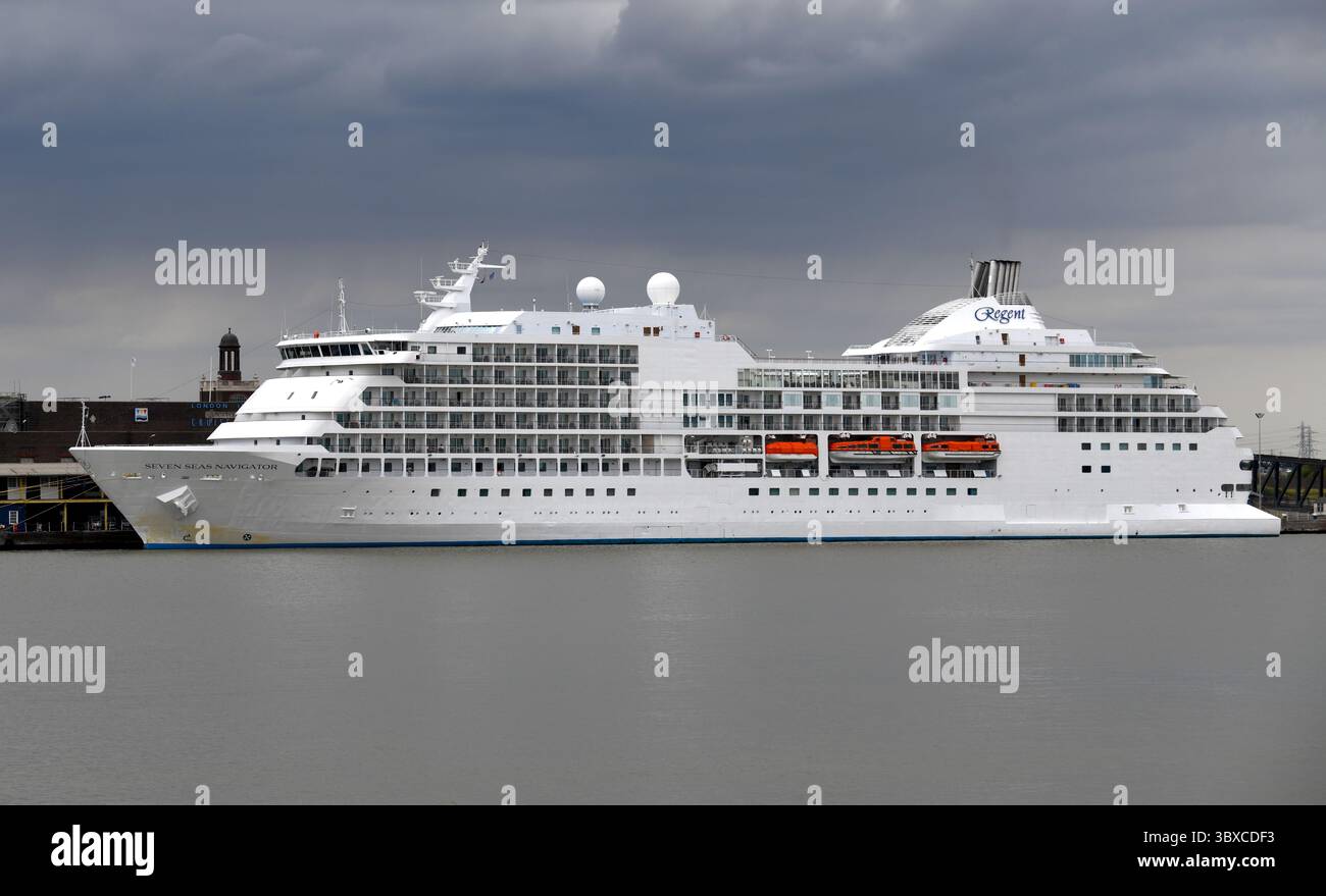 The Seven Seas Navigator is a luxury cruise ship operated by Regent ...