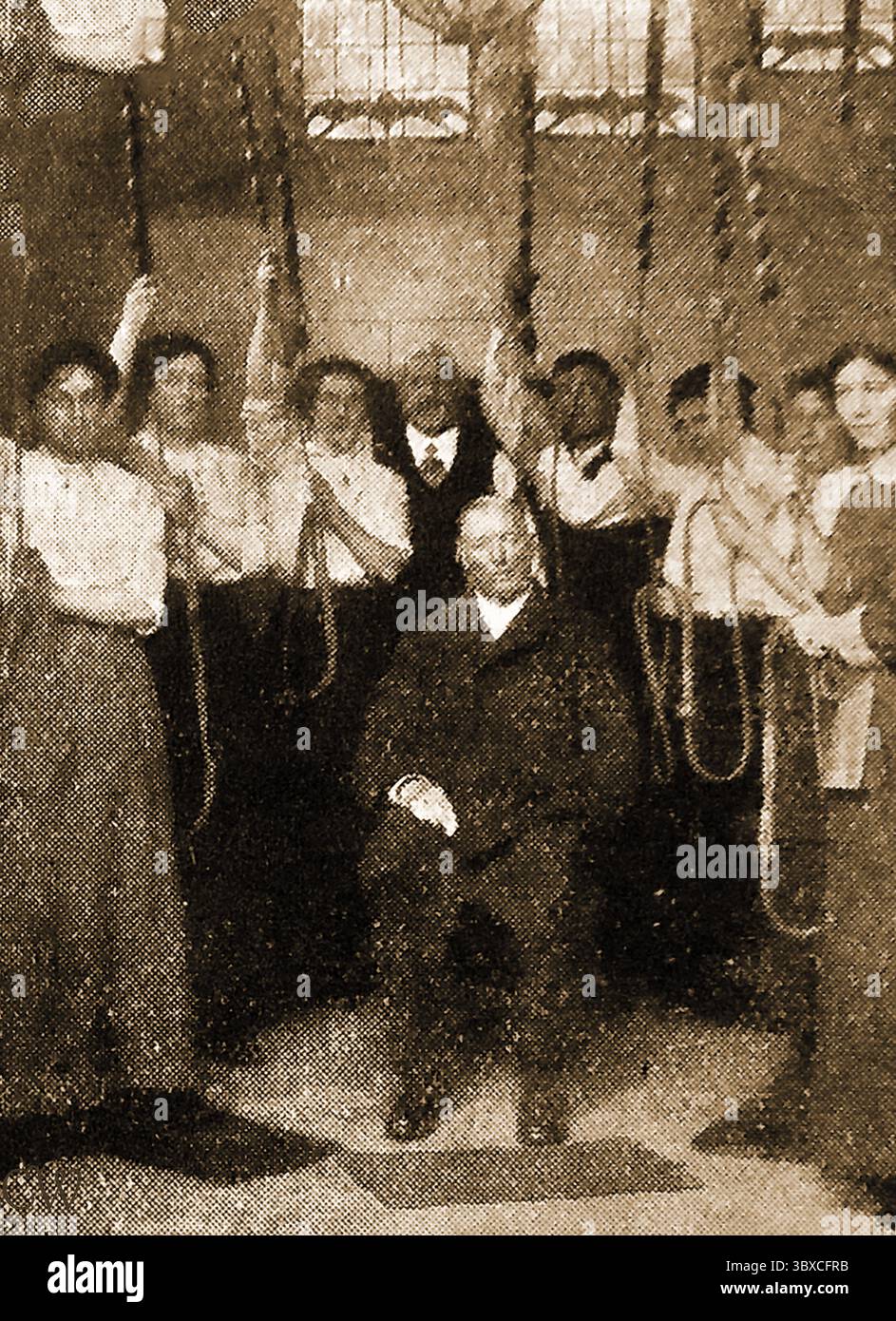 A 1915 photo of the lady bellringers of St Mary's church, Appledore ...