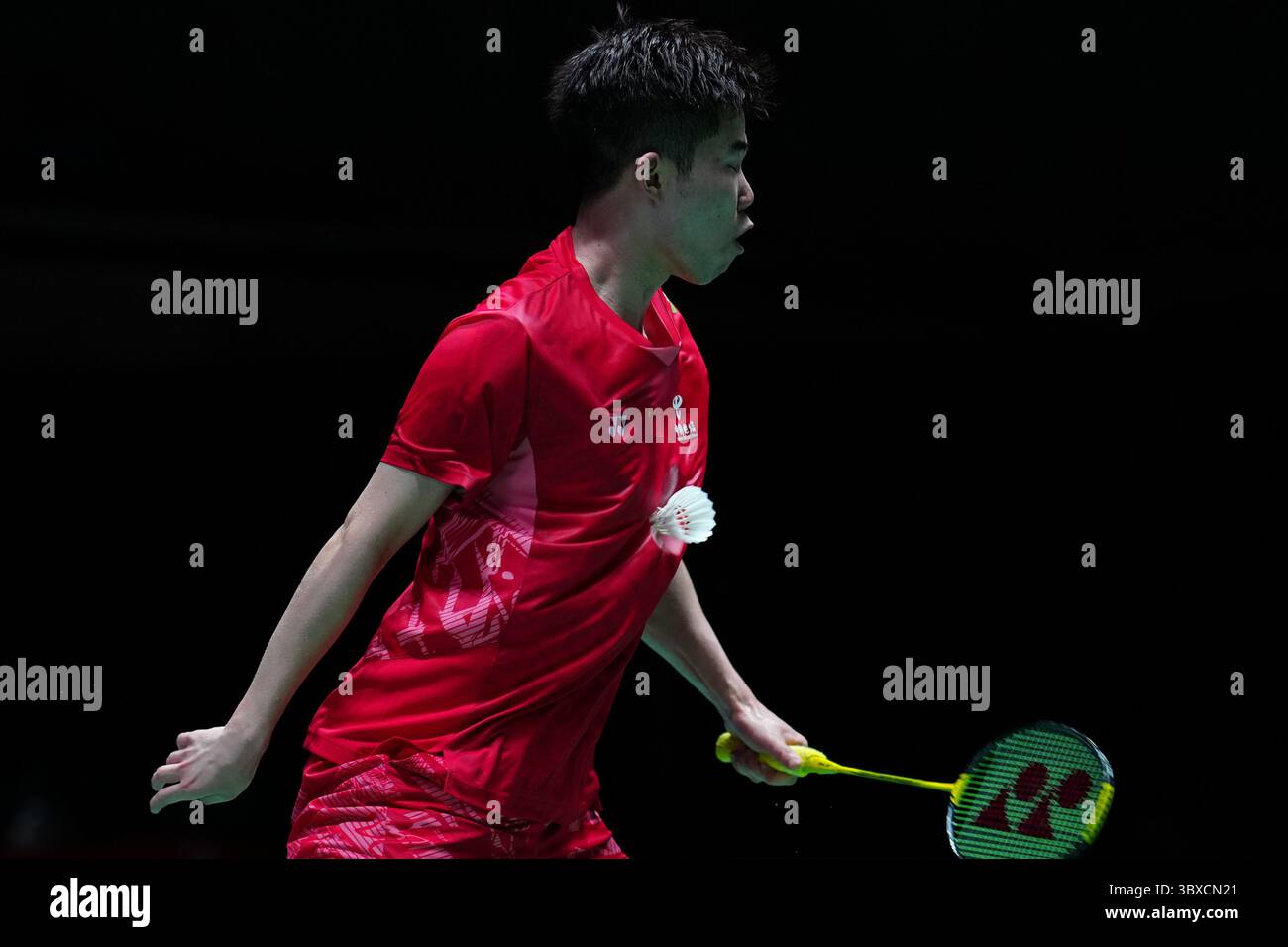 (250718) -- TOKYO, July 18, 2025 (Xinhua) -- Weng Hongyang competes ...