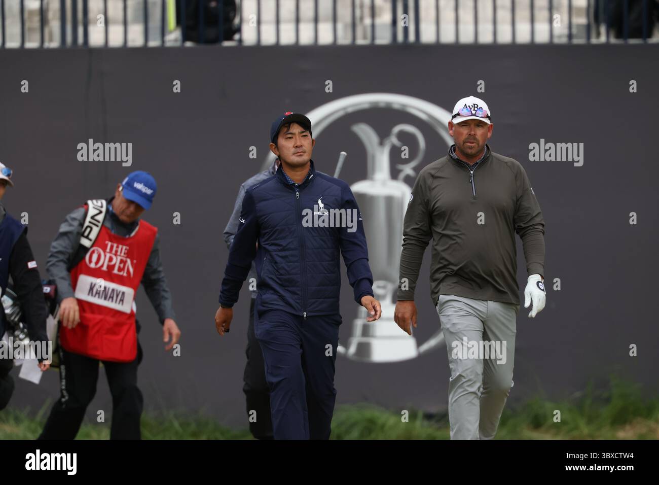 (L-R) Japan's Takumi Kanaya and South Africa's Justin Walters during ...