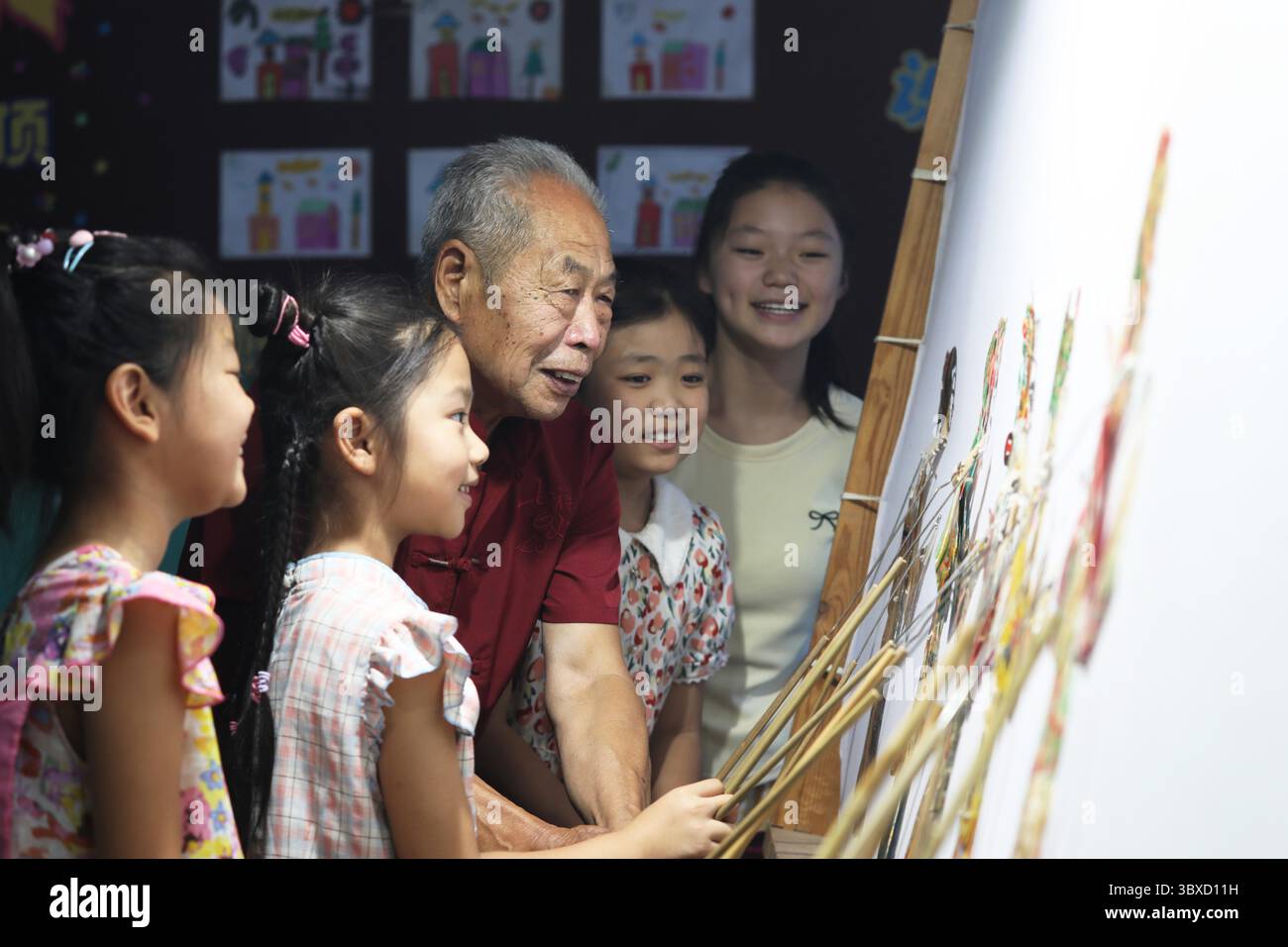 Pupils experience the shadow puppet play in Tangshan City, north China ...