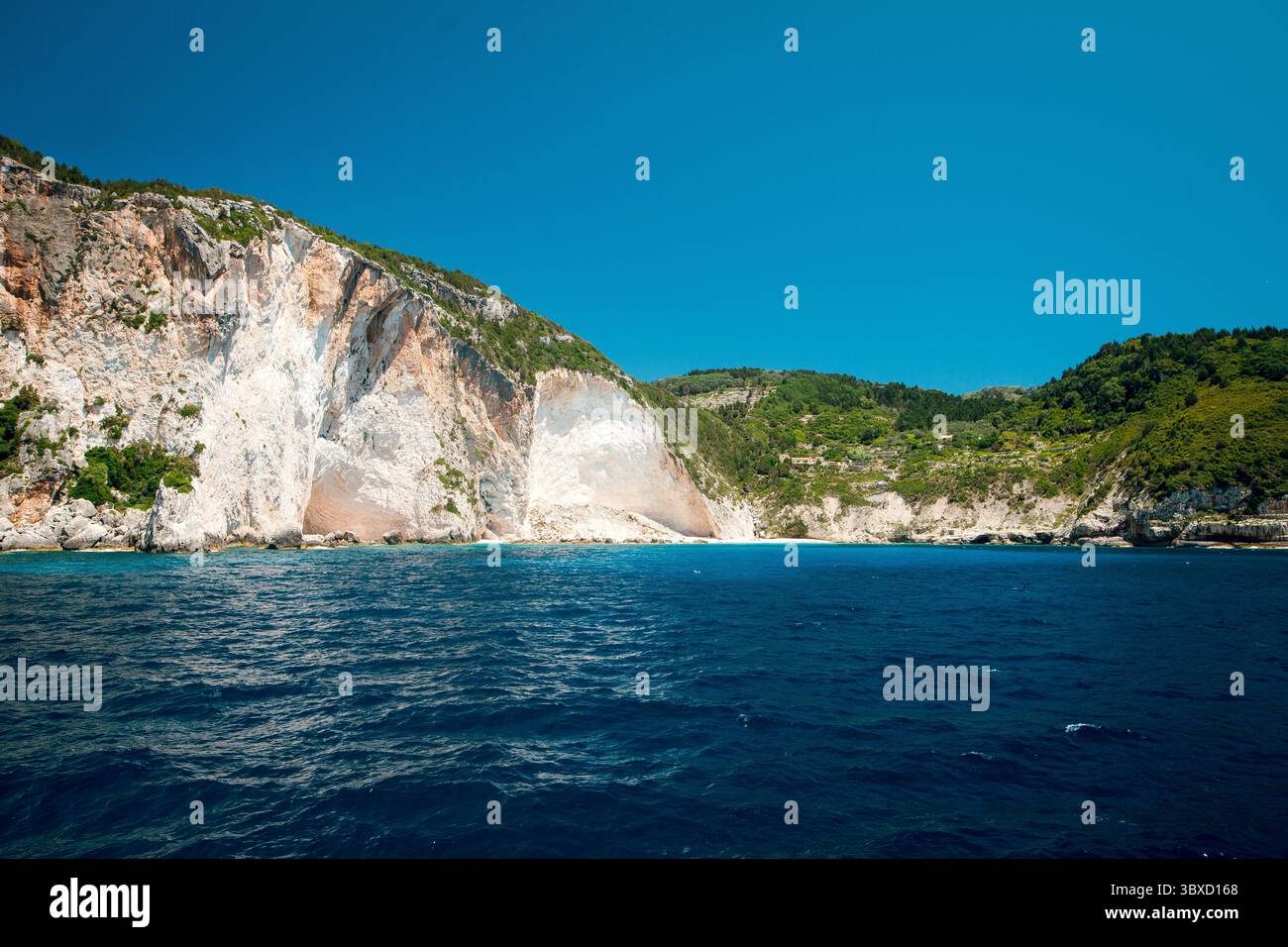 Cliffs clear blue waters hi-res stock photography and images - Alamy