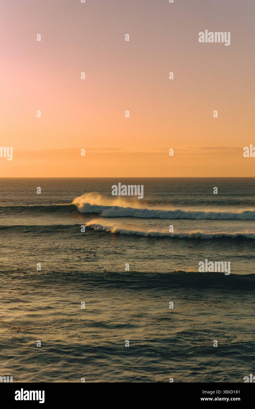 Golden pink sunset hi-res stock photography and images - Alamy