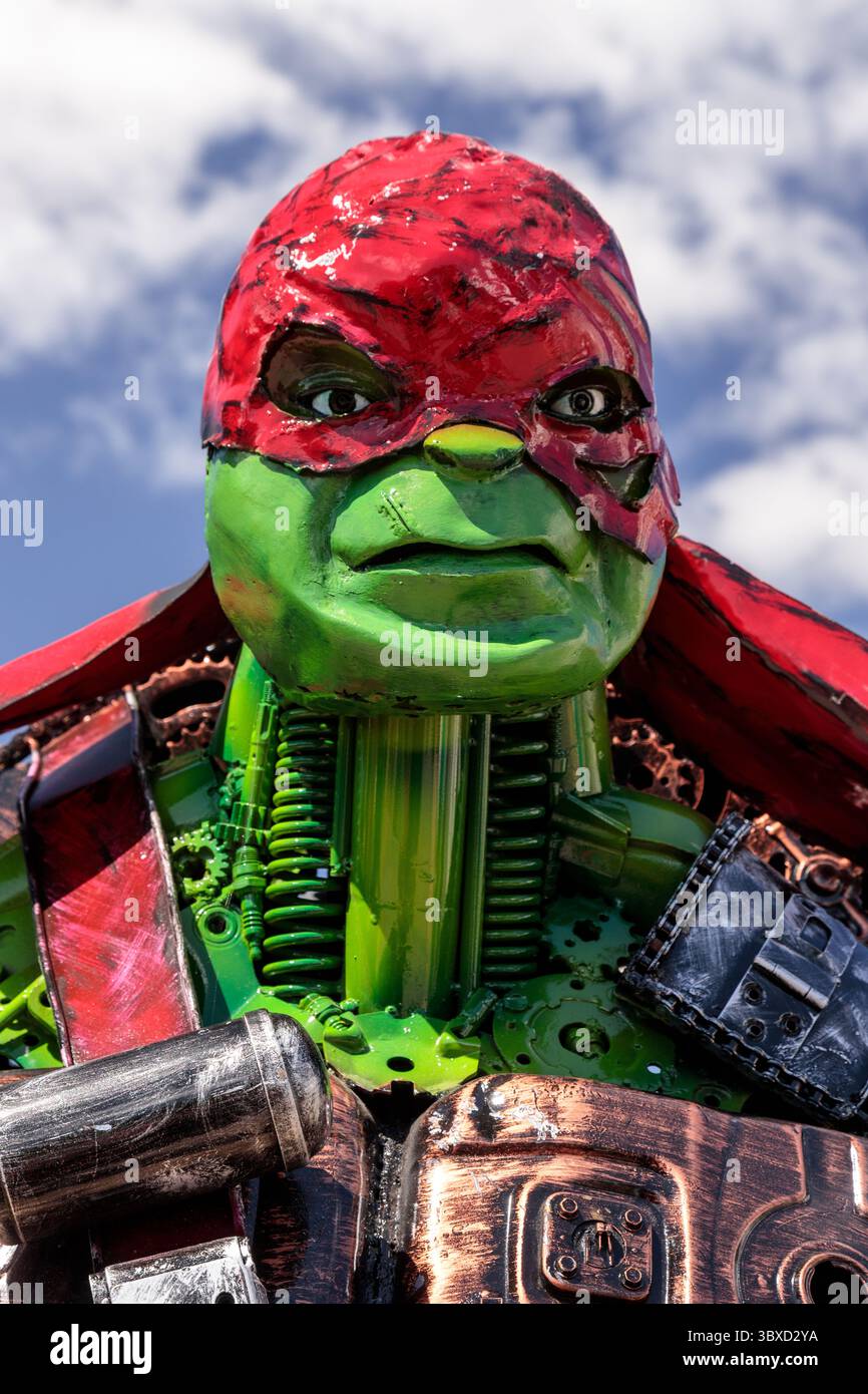 Scrap metal teenage mutant ninja turtle, Shropshire Sculpture Park ...