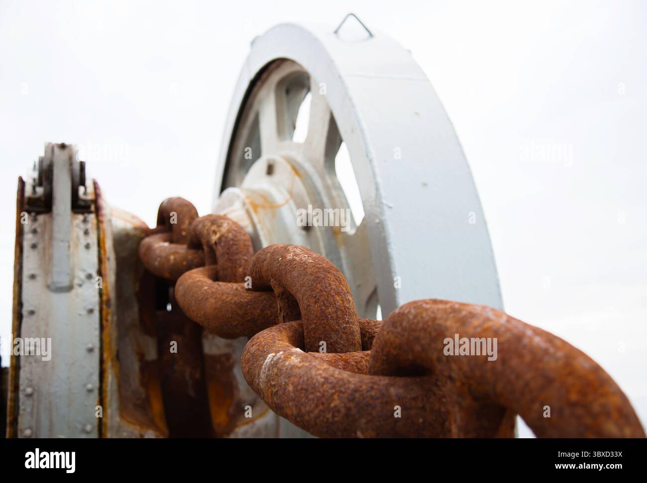 Ship rusty anchor chain on a winch Stock Photo - Alamy