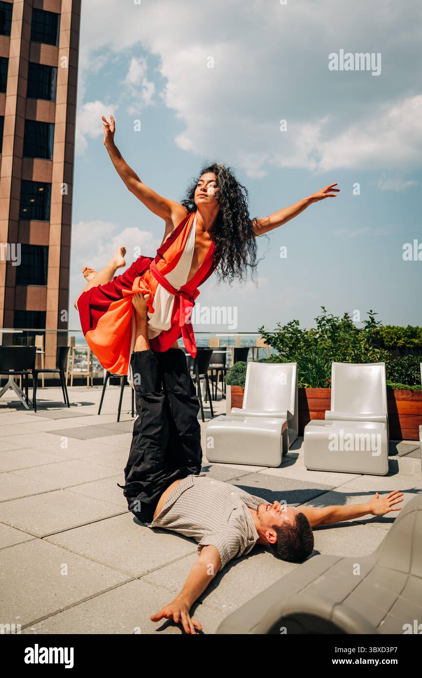 Acrobatic pose hi-res stock photography and images - Alamy