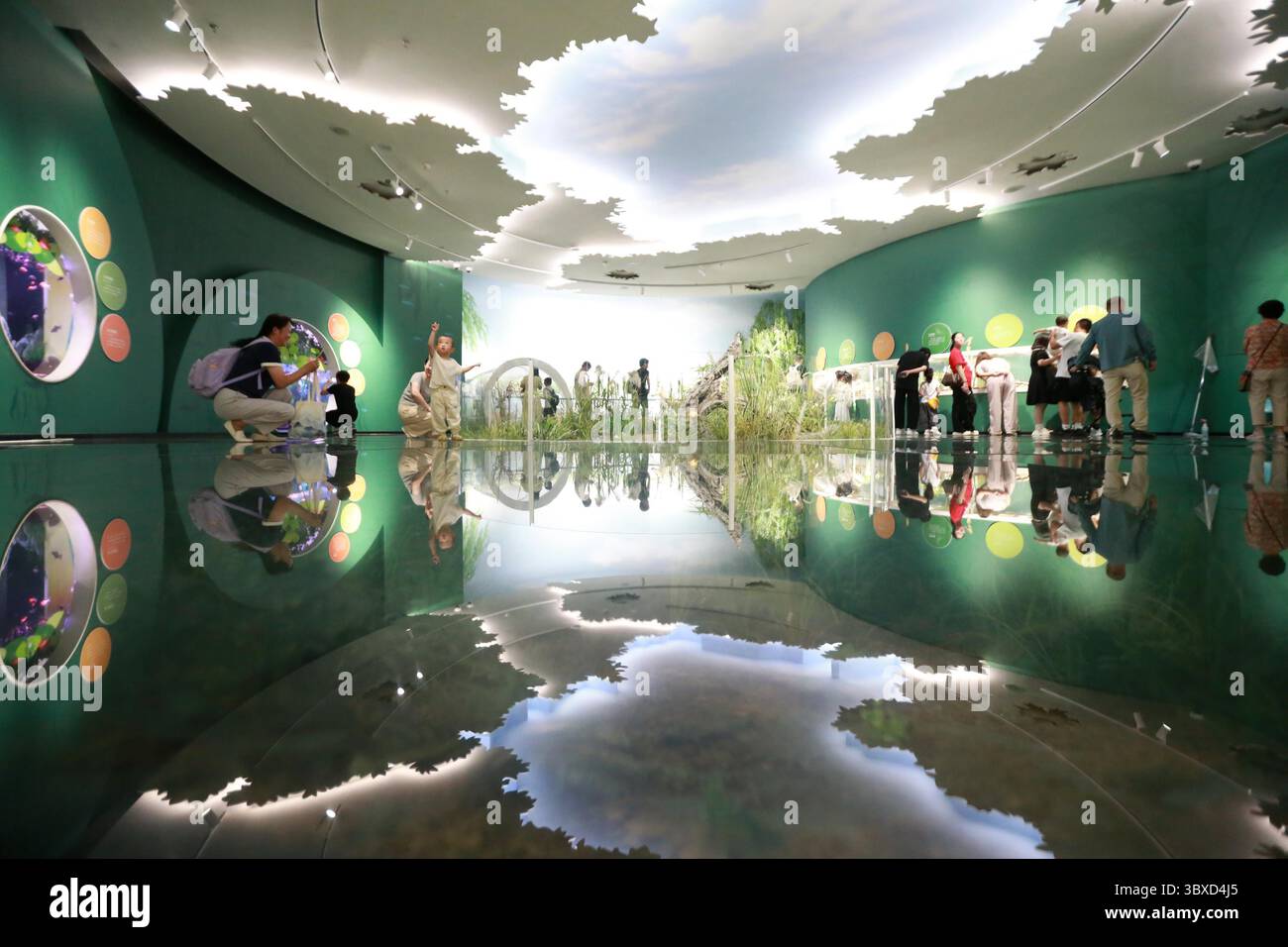 People visit the China Grand Canal Museum in Yangzhou City, east China ...