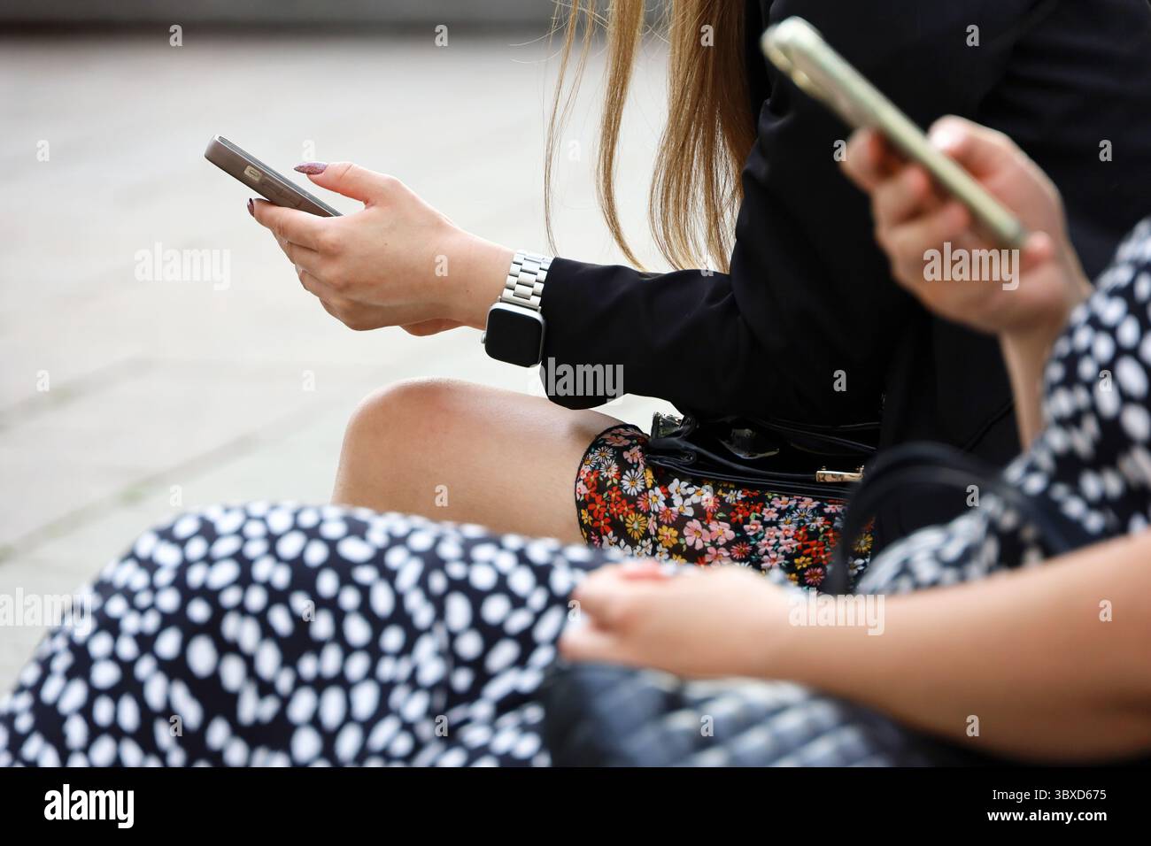 Girls long legs hi-res stock photography and images - Alamy