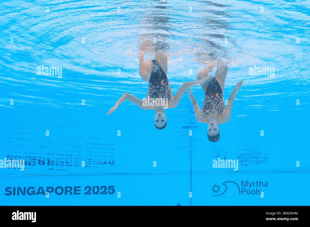 Lin Yanhan and Lin Yanjun of China compete in the women's duet ...