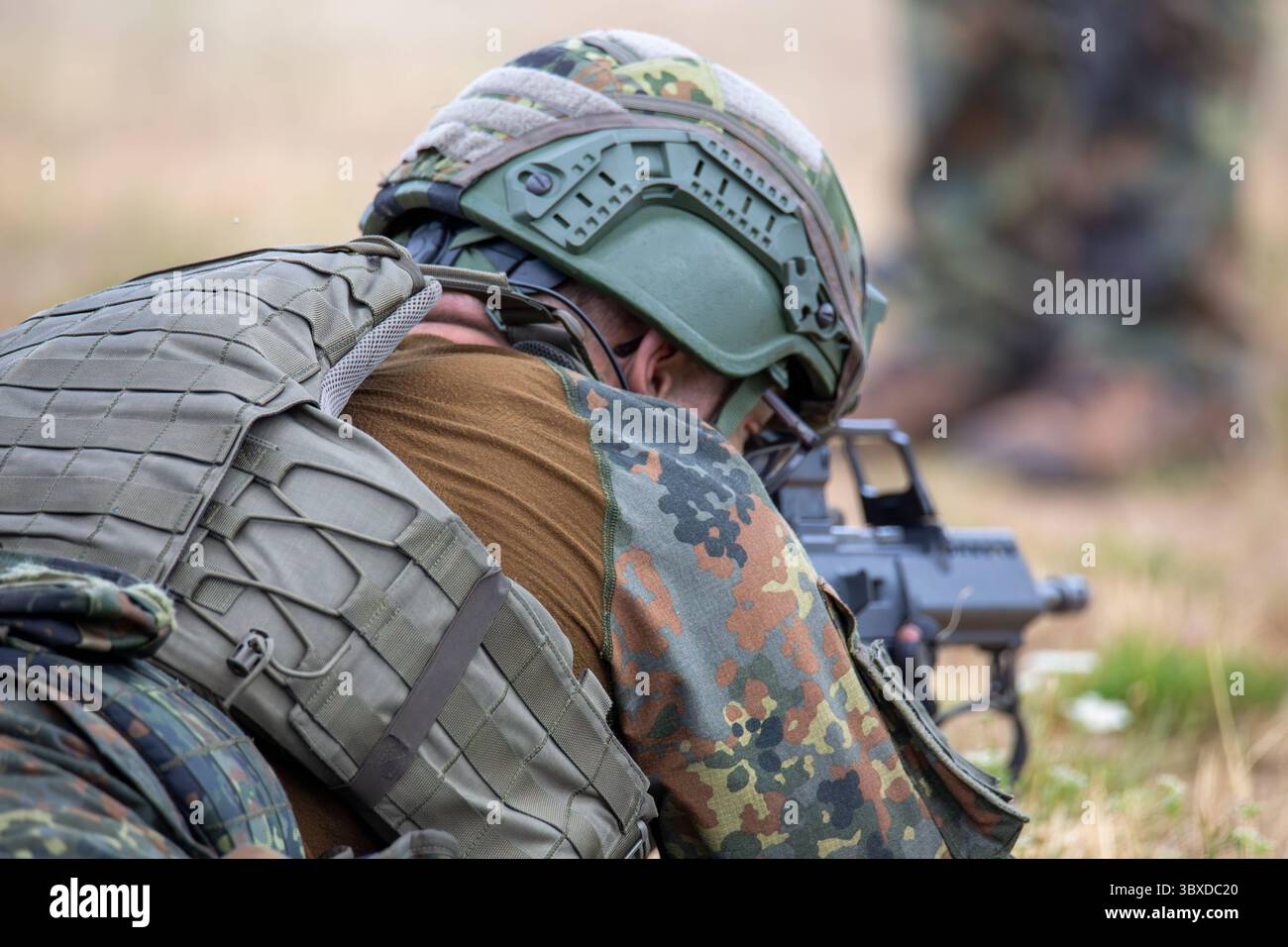 Symbolbild Bundeswehr: Soldat bei einer Übung *** Symbolic image ...