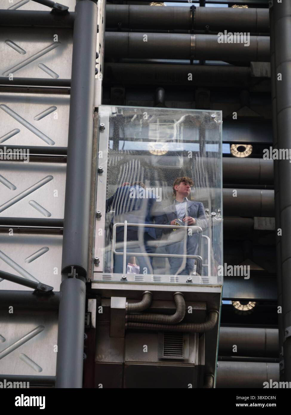 External glass elevator hi-res stock photography and images - Alamy