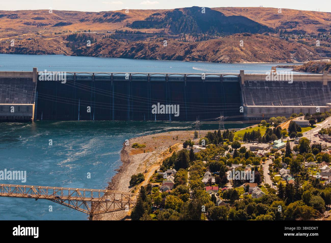 Grand Coulee Dam, the hydroelectric dam generating power on the Columbia river, creating the ...