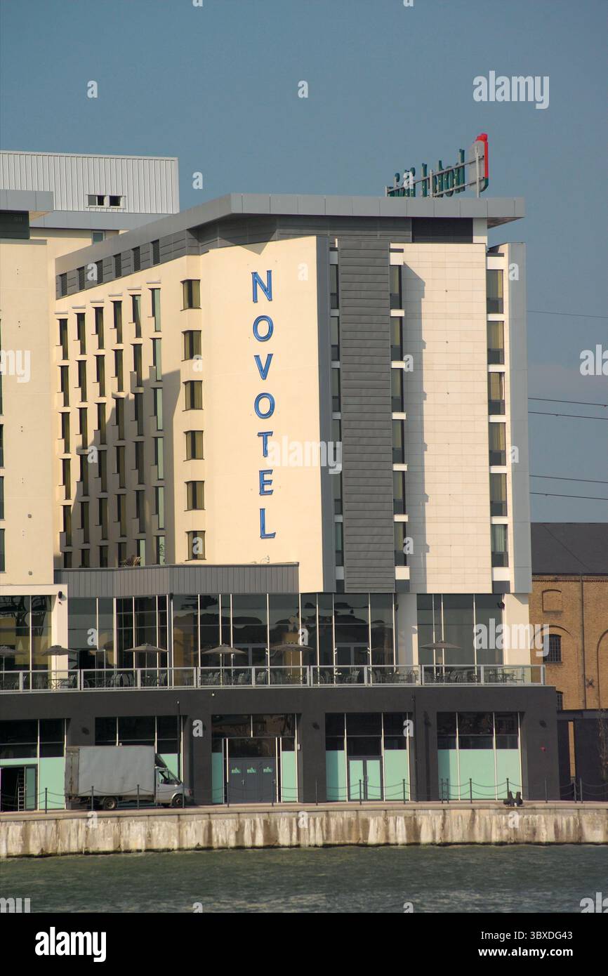 Newly built in 2004, Ibis Hotel in Londons Docklands Stock Photo - Alamy