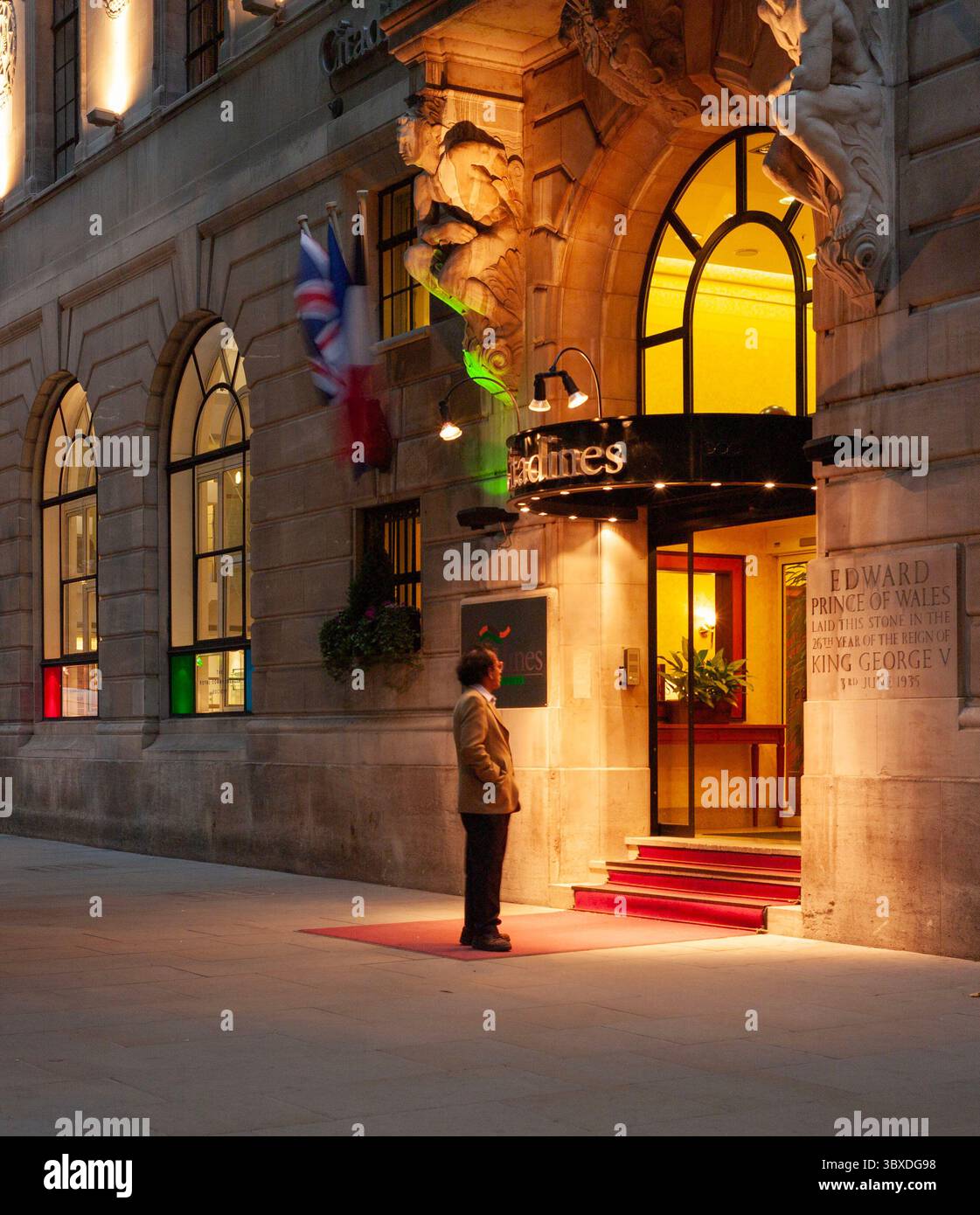 Northumberland avenue in central london hi-res stock photography and ...