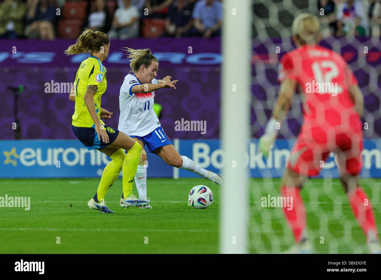 Zurich, Switzerland. 18th July, 2025. Lauren Hemp (11 England) during ...