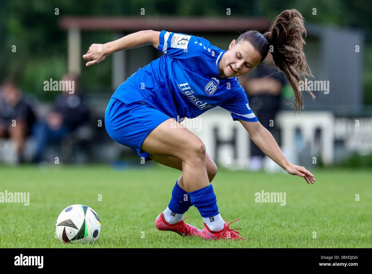 Sarah Preuß (Preuss, SV Meppen, 11) am Ball, Freisteller, Einzelbild ...