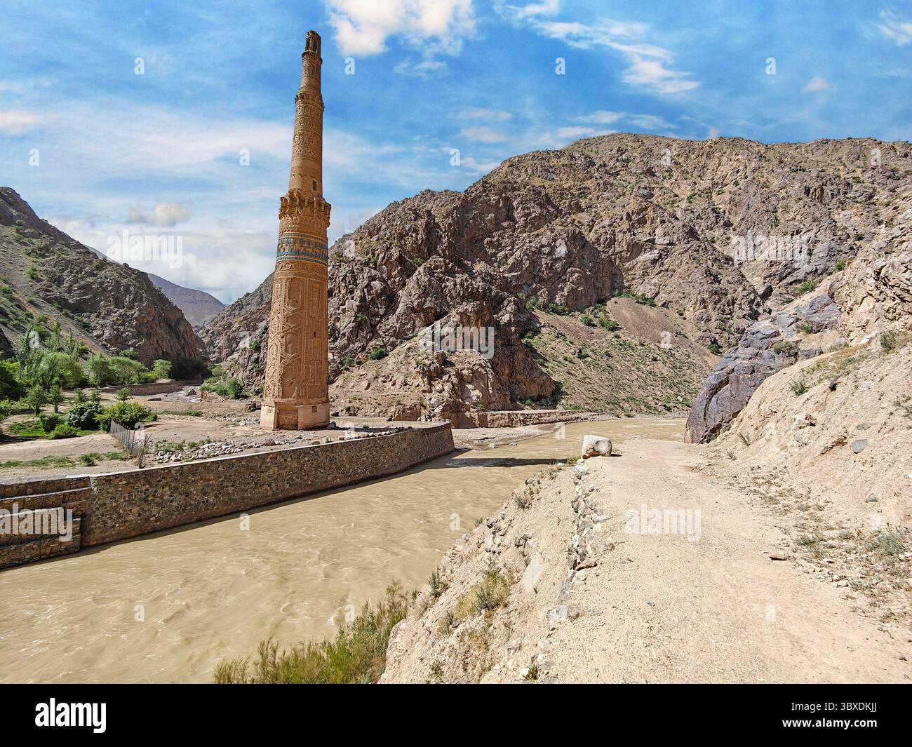 The most mystical attractions in Afghanistan, the Minaret of Jam stands ...