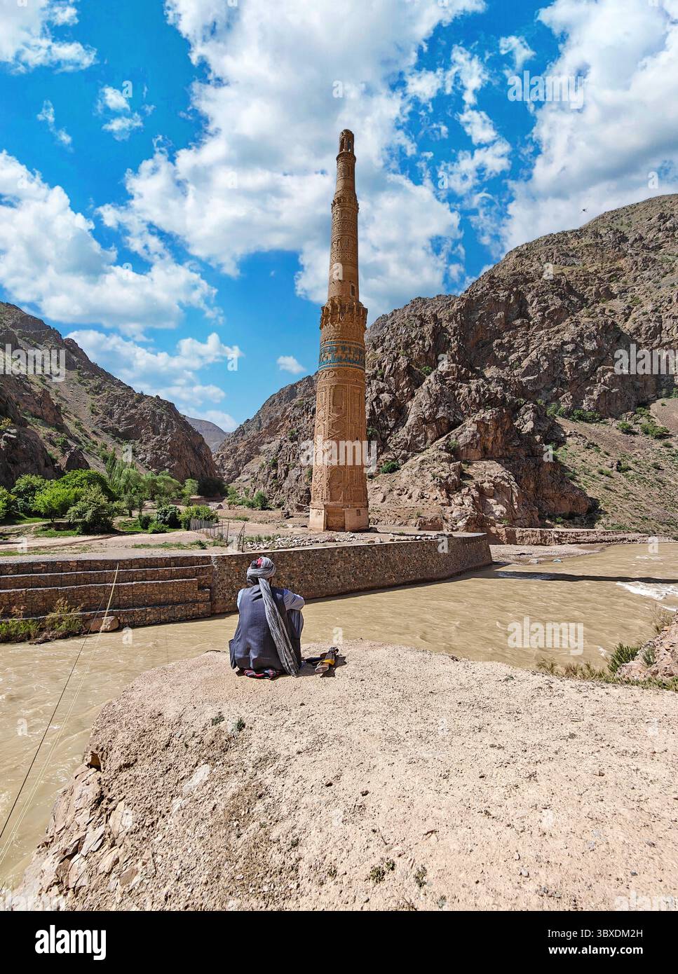 The most mystical attractions in Afghanistan, the Minaret of Jam stands ...