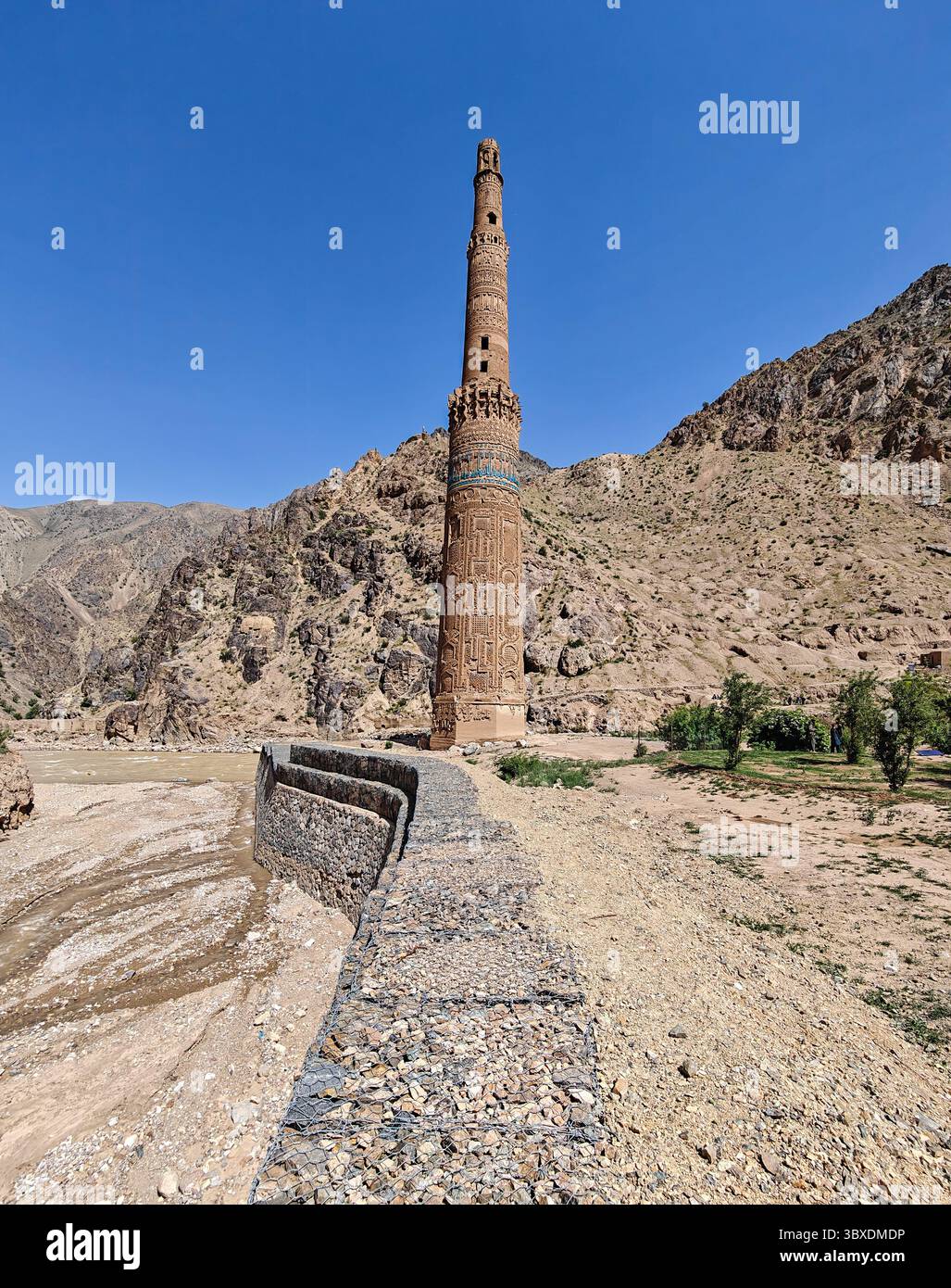 The most mystical attractions in Afghanistan, the Minaret of Jam stands ...