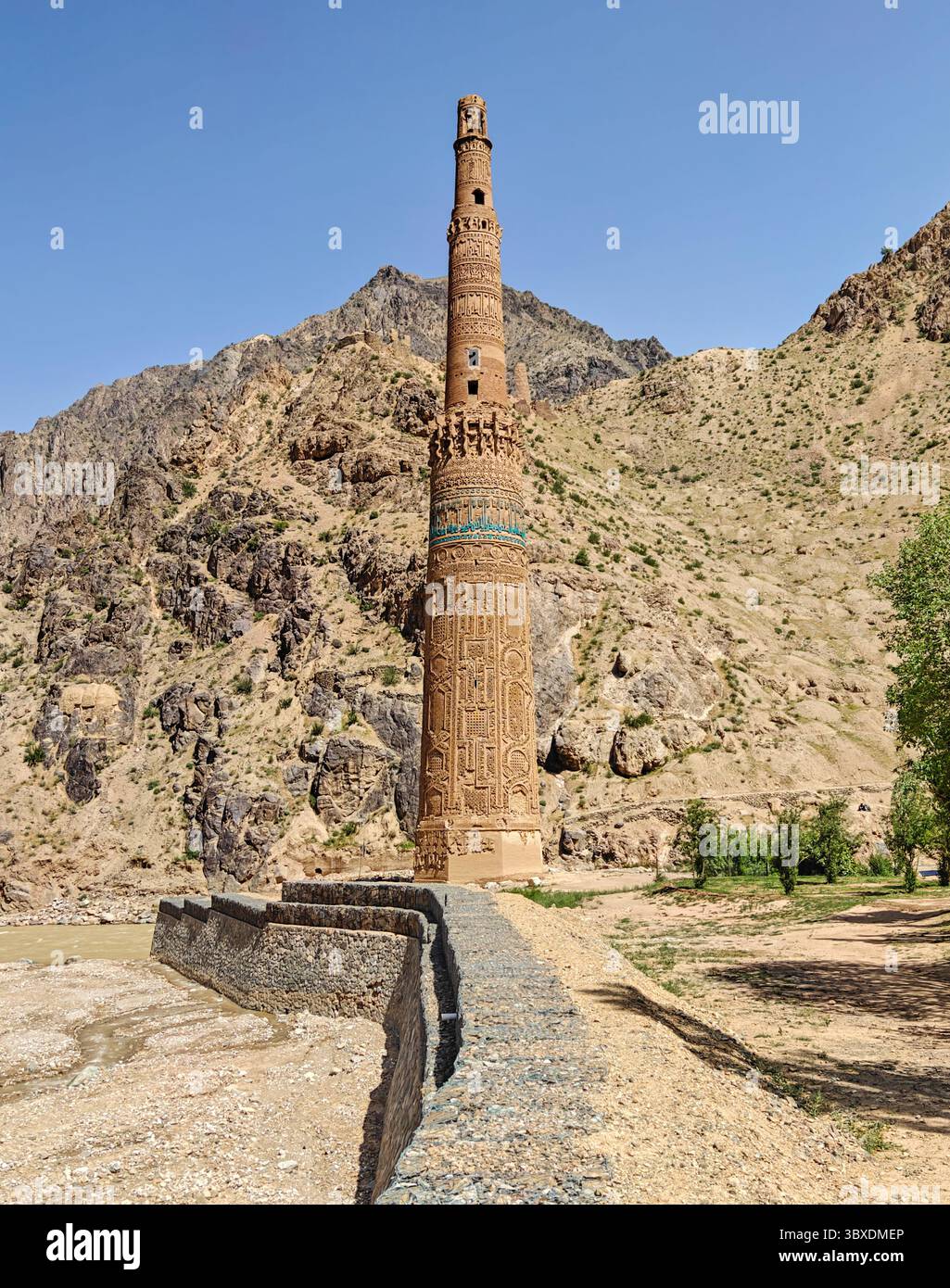 The most mystical attractions in Afghanistan, the Minaret of Jam stands ...