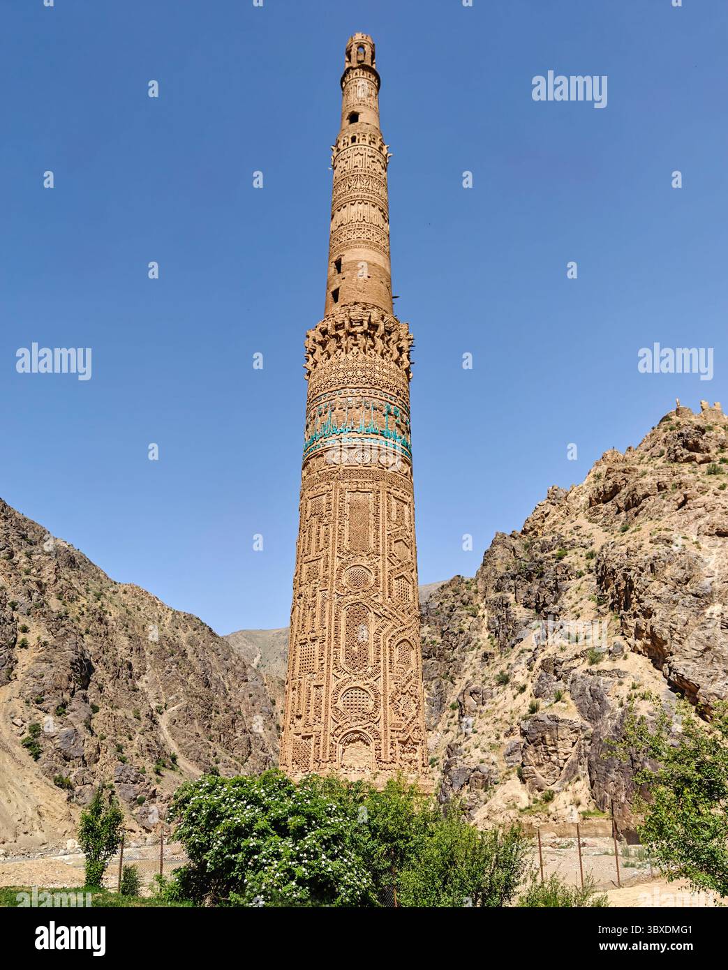 The most mystical attractions in Afghanistan, the Minaret of Jam stands ...