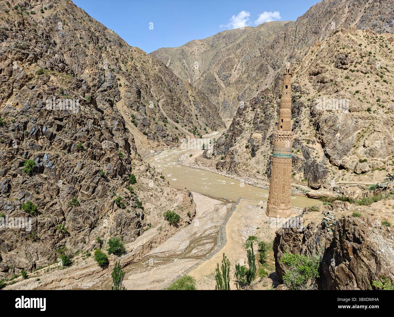 The most mystical attractions in Afghanistan, the Minaret of Jam stands ...