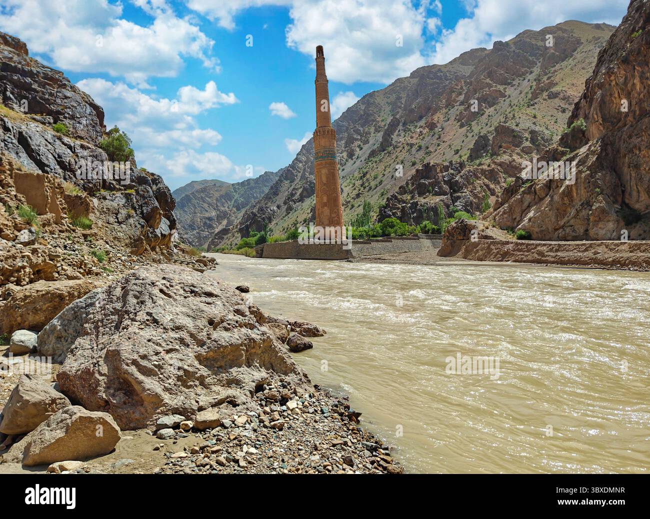 The most mystical attractions in Afghanistan, the Minaret of Jam stands ...