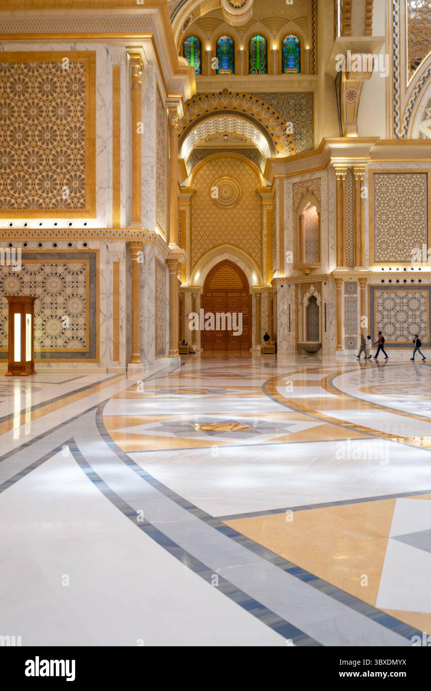 Grand hall setting hi-res stock photography and images - Alamy